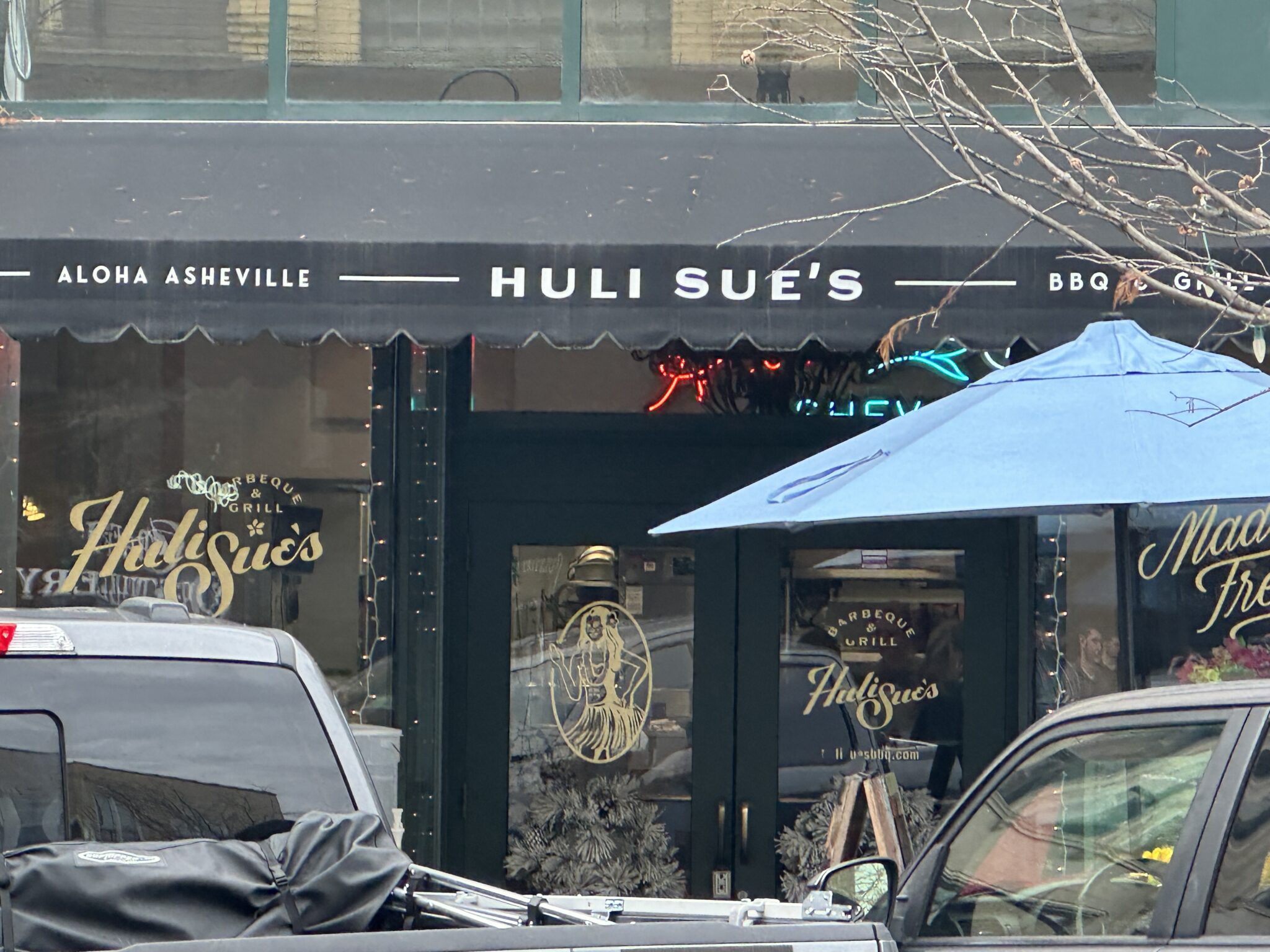 Hawaiian BBQ Grill | Huli Sue's | Mackintosh Travels™